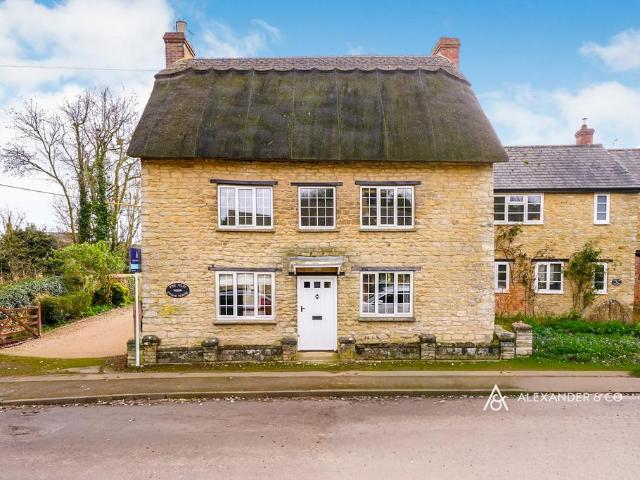 Main Street, Bicester OX27 5 bed house to rent £2,400 pcm £554 pw