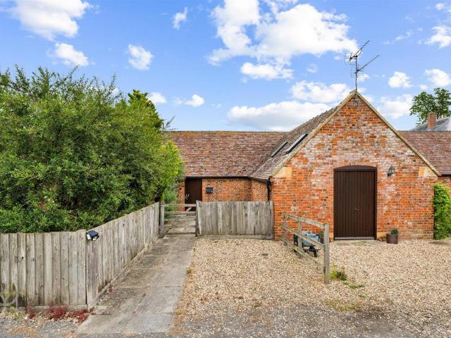 Main Street, Evesham 2 bed barn conversion to rent £1,295 pcm £299 pw