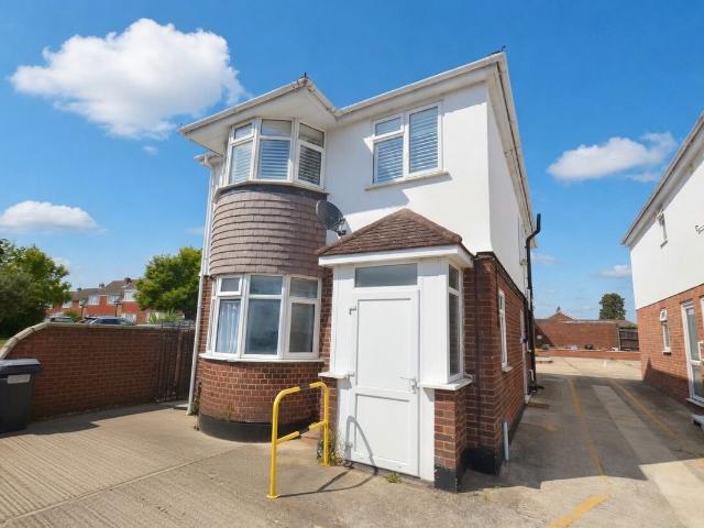 Main Street, Feltham TW13, 2 bed flat to rent, £1,800 pcm | PrimeLocation