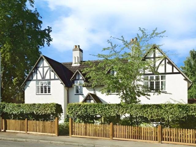 Main Street, Nuneaton CV13 5 bed detached house to rent £3,195 pcm £737 pw