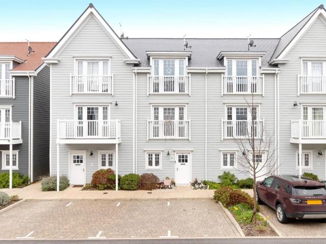 Maine Street, Reading, Berkshire, RG2 4 bed terraced house to rent £2,600 pcm £600 pw
