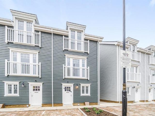 Maine Street, Reading, RG2 4 bed townhouse to rent £2,700 pcm £623 pw