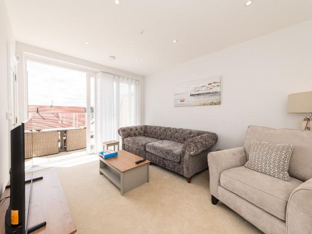 Maine Street, Reading RG2, 4 bed terraced house to rent, £3,950 pcm | PrimeLocation
