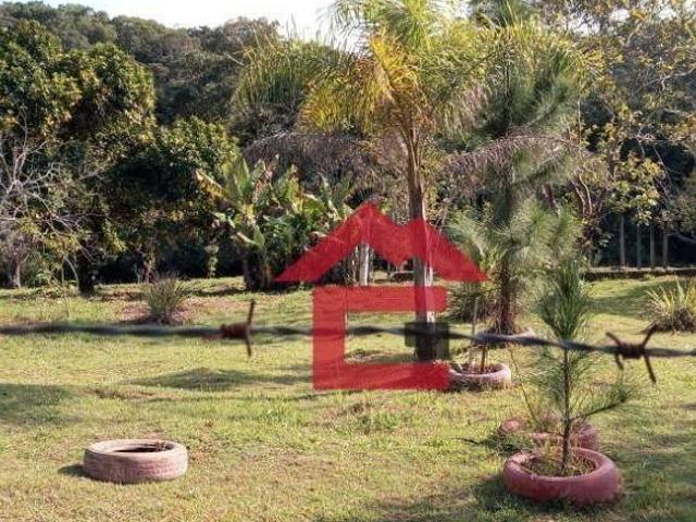 Mairinque Sitio com 49.000 m2, sendo 3 dormitórios com lago e nascente próximo ao shopping Catarin