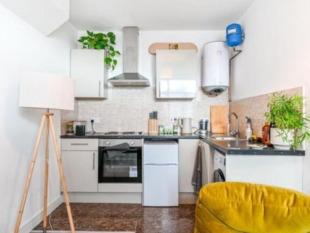 Studio flat for rent in Morning Lane, Hackney, London, E9