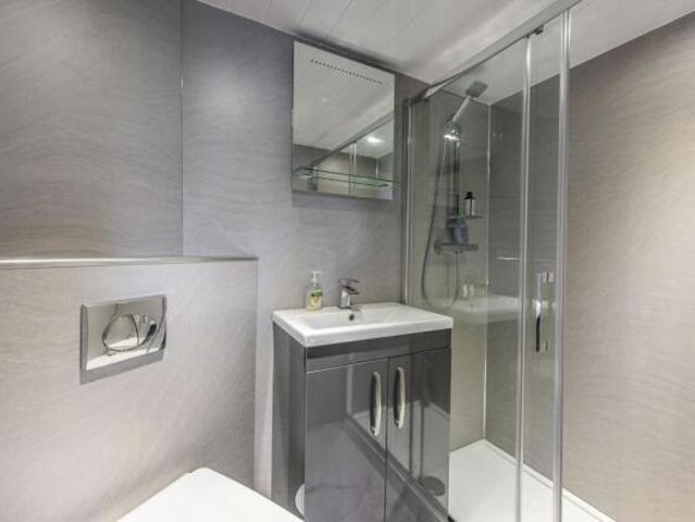 Studio flat for rent in Old Brompton Road, Earls Court, London, SW5