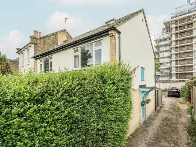Maisonette for sale in Griffiths Road, London, SW19 Ref 230927