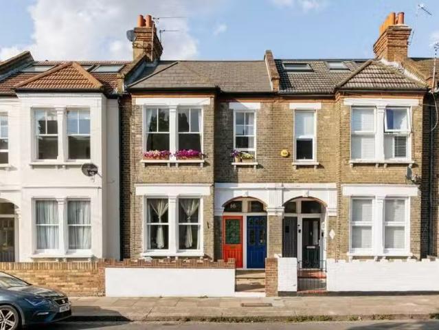 Maisonette for sale in Loubet Street, London, SW17 Ref 232482