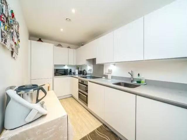 Maisonette for sale in Swan Street, Old Isleworth, TW7 Ref 23.