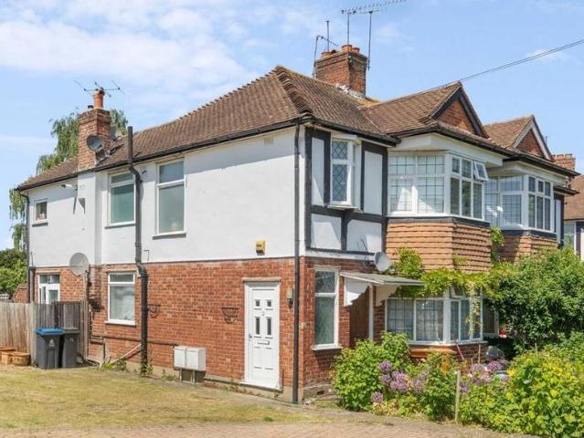 Maisonette for sale in Vale Crescent, London, SW15 Ref 220479