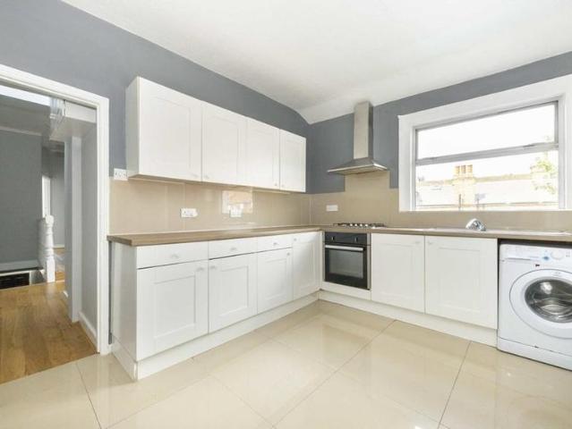 Maisonette for sale in Woodbury Street, London, SW17 Ref 2248.
