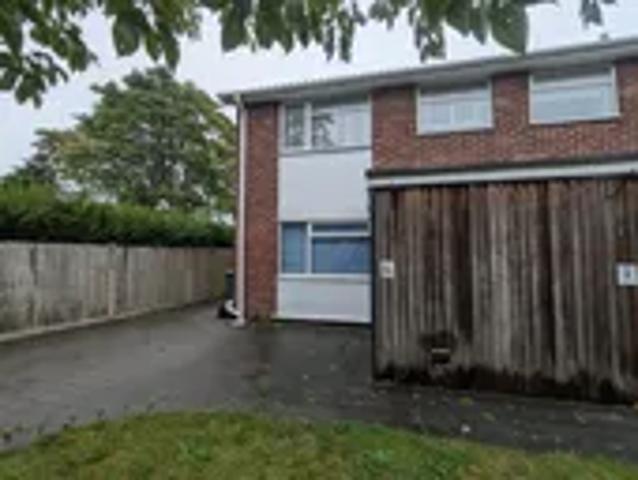 maisonette in Moore Close, Lady Bay, NG2 5AY