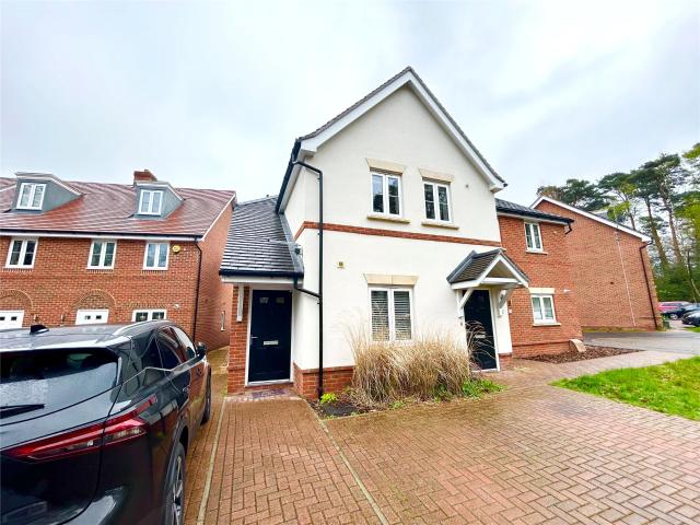Maisonette to Rent in Crowthorne Dashers Close WOL230064