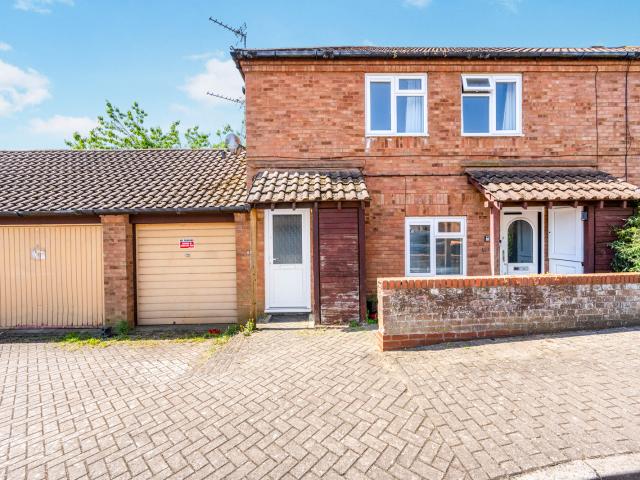 Maisonette to rent in Barbers Mews, Neath Hill, Milton Keynes, Buckinghamshire, MK14 | Leaders