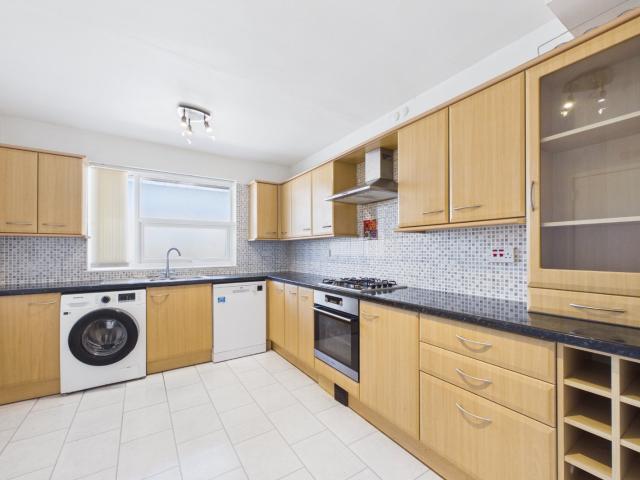 Maisonette to Rent in Berkshire St. Marys Walk PML260079