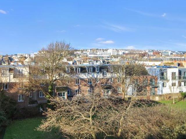 Maisonette to rent in Dorset Gardens, Brighton BN2