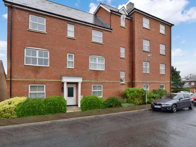 Maisonette to rent in Halcyon Close, Witham, CM8 | Leaders