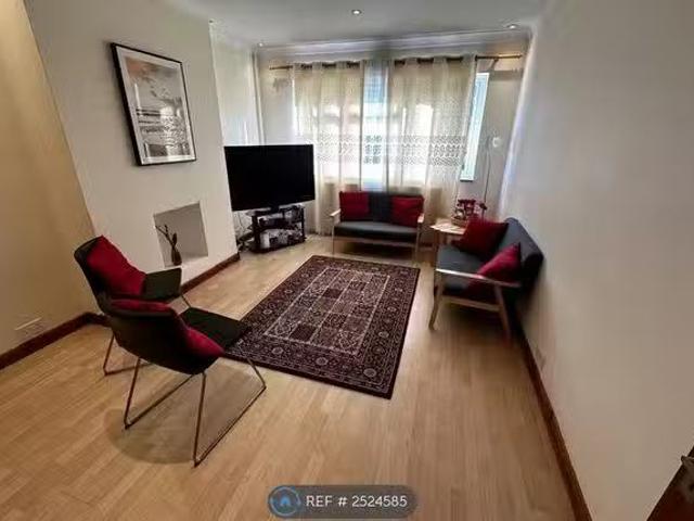 Maisonette to rent in Lymington Court, Sutton SM1