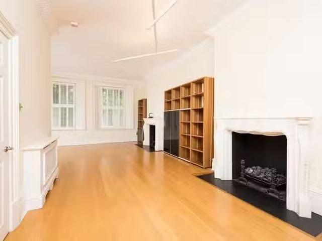 Maisonette to rent in Marloes Road, Kensington W8