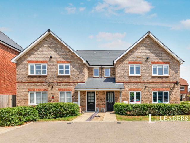 Maisonette to rent in Sherman Avenue, Walton on Thames, KT12 | Leaders
