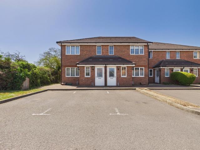 Maisonette to Rent in Surrey Hanover Close STL250134