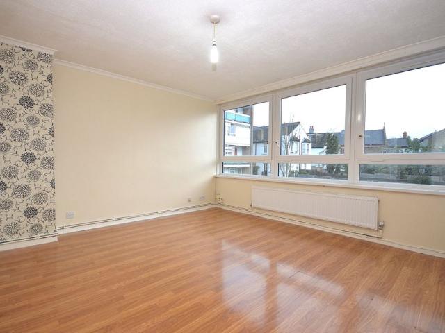 Maisonette to rent Parchmore Road, Thornton Heath, CR7