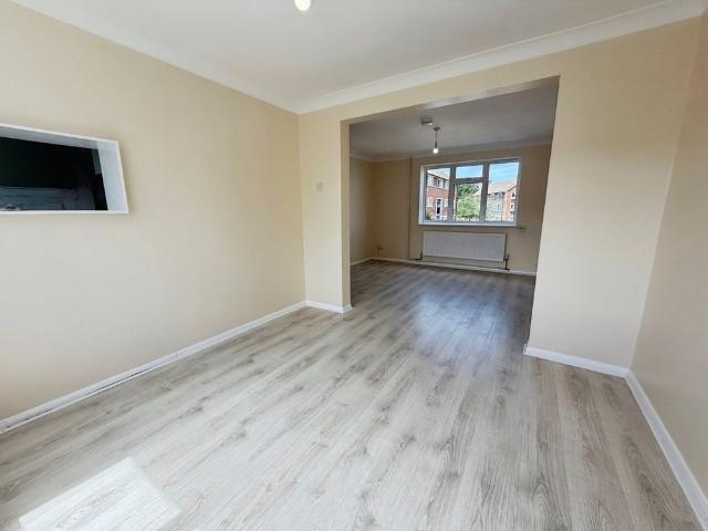 Maisonette to rent Turpington Lane, Bromley, BR2
