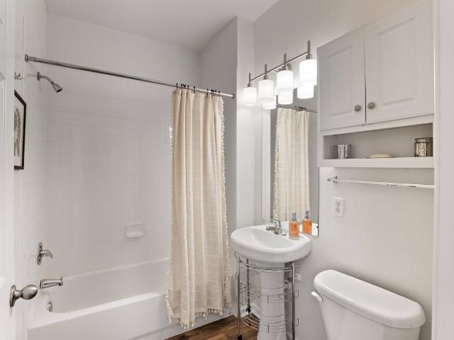 Majestic Oaks 1 Bedroom Apartment for Rent at 7840 Lilac Ln, Pensacola, FL 32514