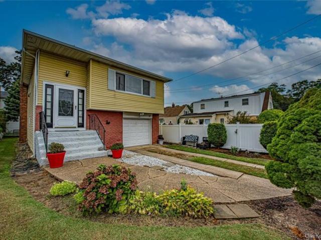 Major Rd, Massapequa, Home For Sale
