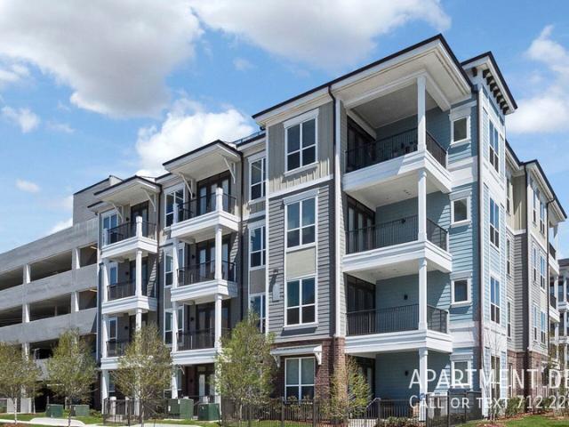 Make us your neighborhood! beautiful apartments in Northside
