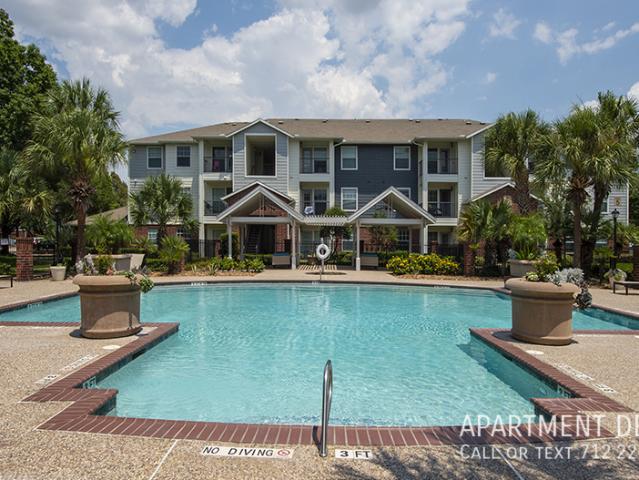 Make us your neighborhood! beautiful apartments in Astrodome