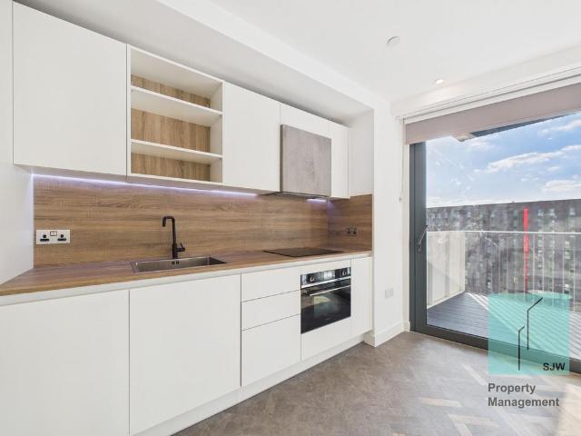 Makers Yard, London E3 Studio to rent £1,750 pcm £404 pw
