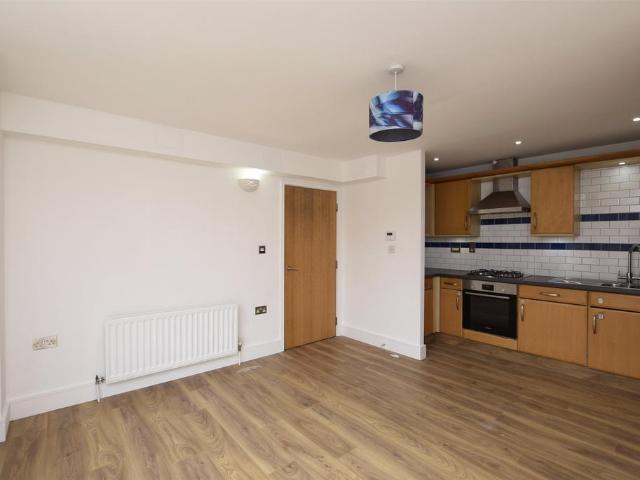 Malt House Place, ROMFORD RM1 2 bed apartment to rent £1,600 pcm £369 pw