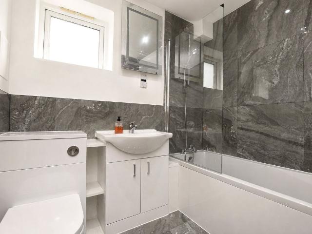 Malt House Place, Romford RM1, 2 bed flat to rent, £1,600 pcm | PrimeLocation