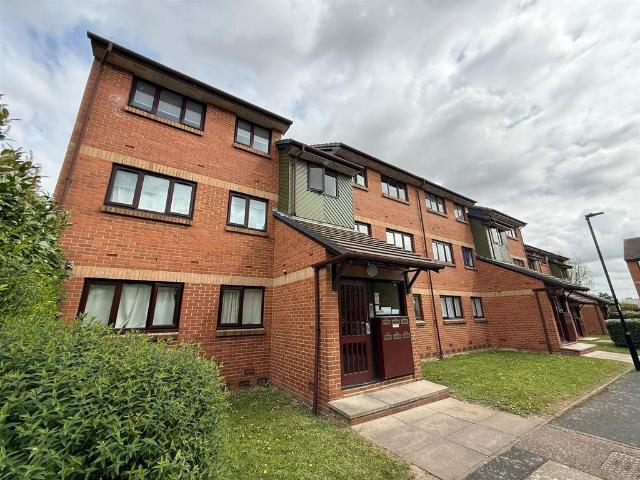 Maltby Drive, Enfield 2 bed flat to rent £1,900 pcm £438 pw