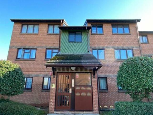 Maltby Drive, Enfield, 2 Bedroom Flat