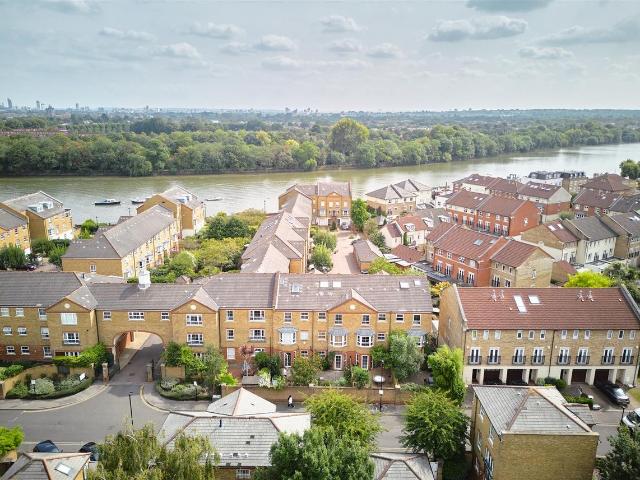 Malthouse Drive, Chiswick W4, 2 bed flat to rent, £2,750 pcm | PrimeLocation