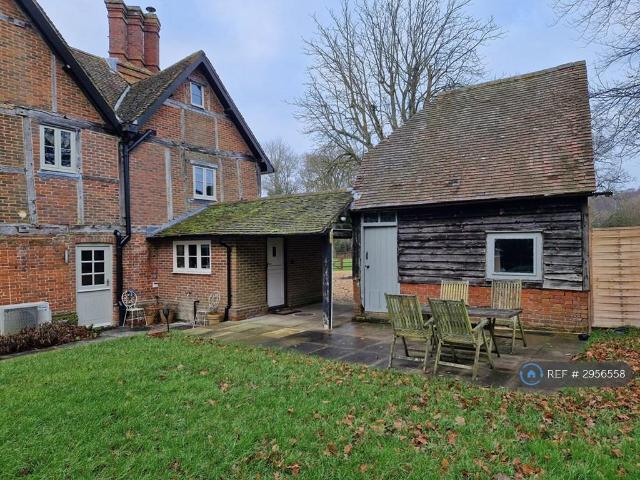 Malthouse Lane, Heckfield, RG27 2 bed flat to rent £1,895 pcm £437 pw