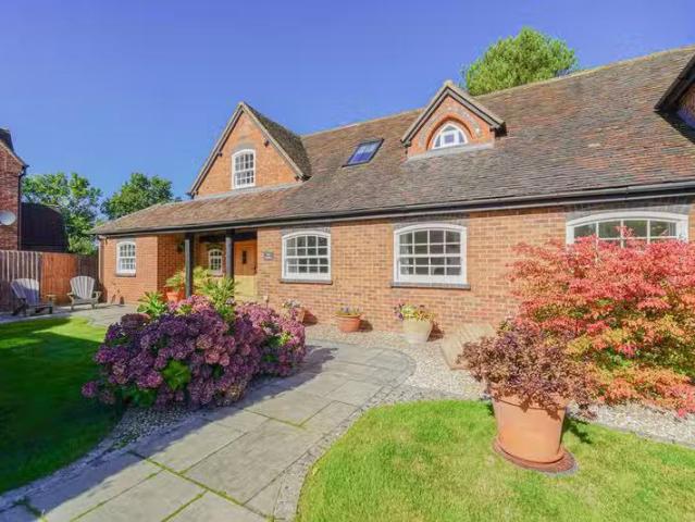 Malthouse Meadow, Solihull, B91 3 bed barn conversion for sale.