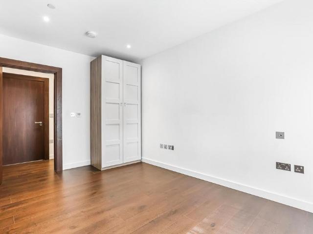 Malthouse Road, London 3 bed apartment to rent £4,850 pcm £1,119 pw