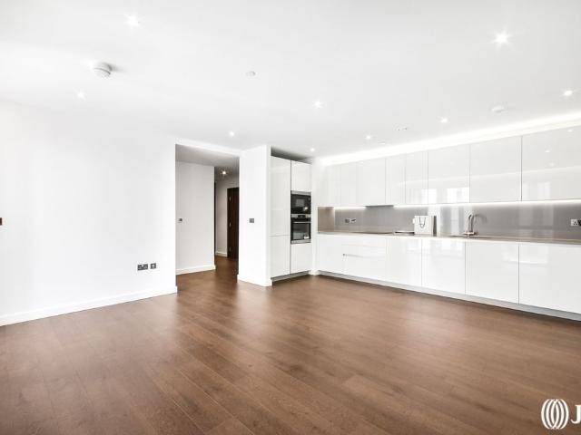 Malthouse Road, London SW11, 2 bed flat to rent, £4,117 pcm | PrimeLocation