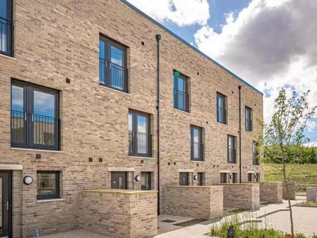 Maltings Wynd, Dundashill, Glasgow. 3 bed townhouse for sale.