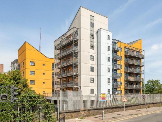 Maltings Close, London E3 2 bed flat to rent £2,100 pcm £485 pw