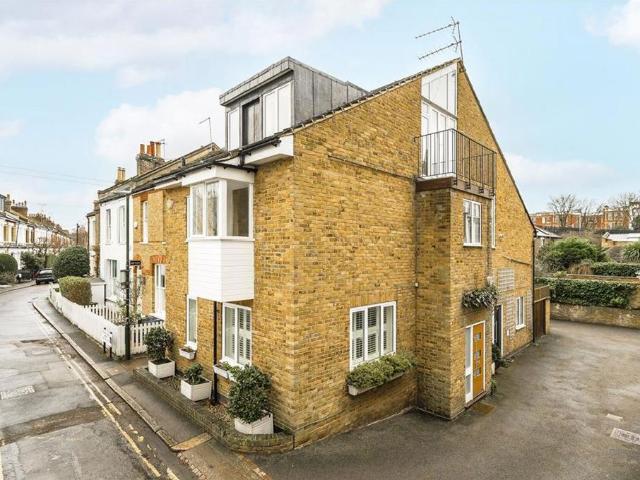 Maltings Close, London SW13 3 bed house to rent £3,750 pcm £865 pw
