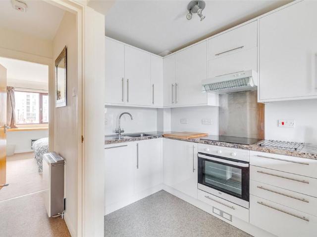 Maltings Place, London, SW6 2 bed apartment to rent £2,500 pcm £577 pw