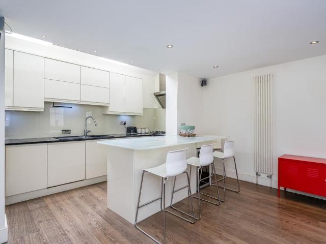 Malvern Mews London NW6 2 bed mews to rent £4,333 pcm £1,000 pw