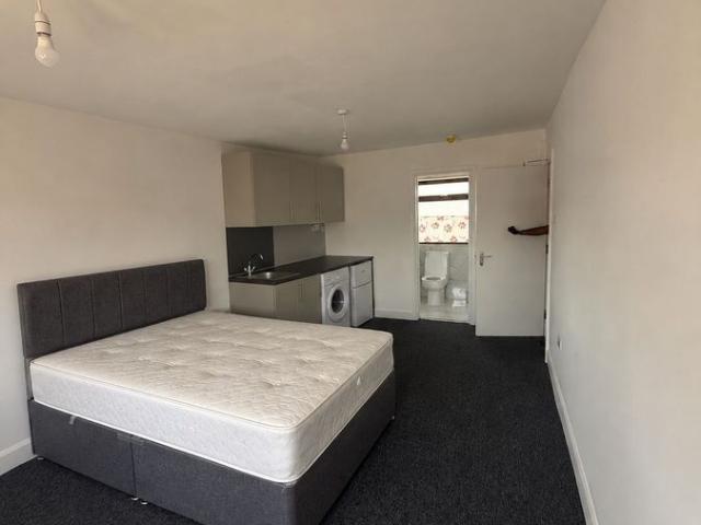 Malvern Avenue, South Harrow HA2, Studio to rent, £1,300 pcm | PrimeLocation