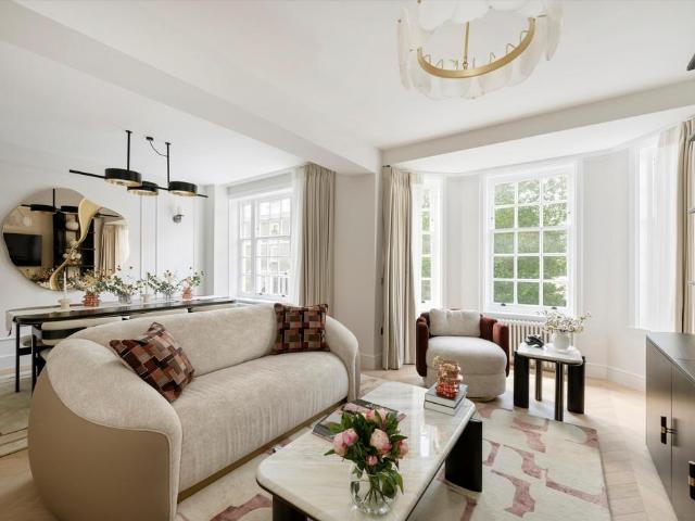 Malvern Court, Onslow Square, London SW7 2 bed flat to rent £13,650 pcm £3,150 pw