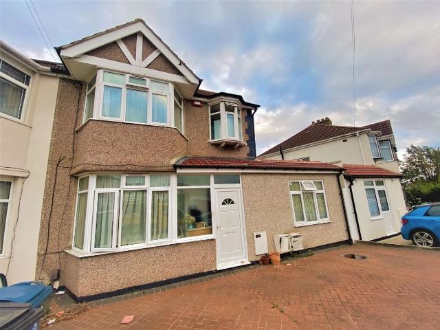 Malvern Gardens, Harrow HA3, Studio to rent, £1,900 pcm | PrimeLocation