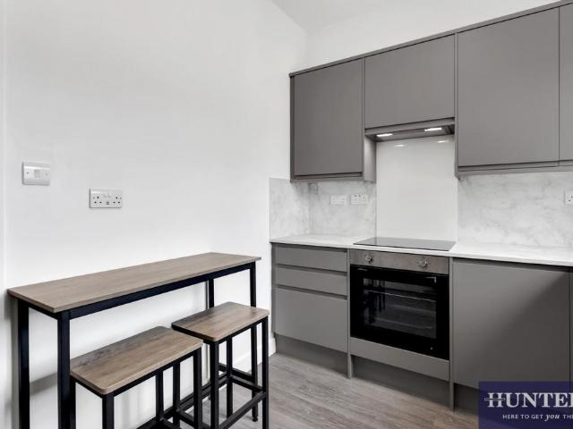 Malvern Road, London 2 bed flat to rent £2,400 pcm £554 pw
